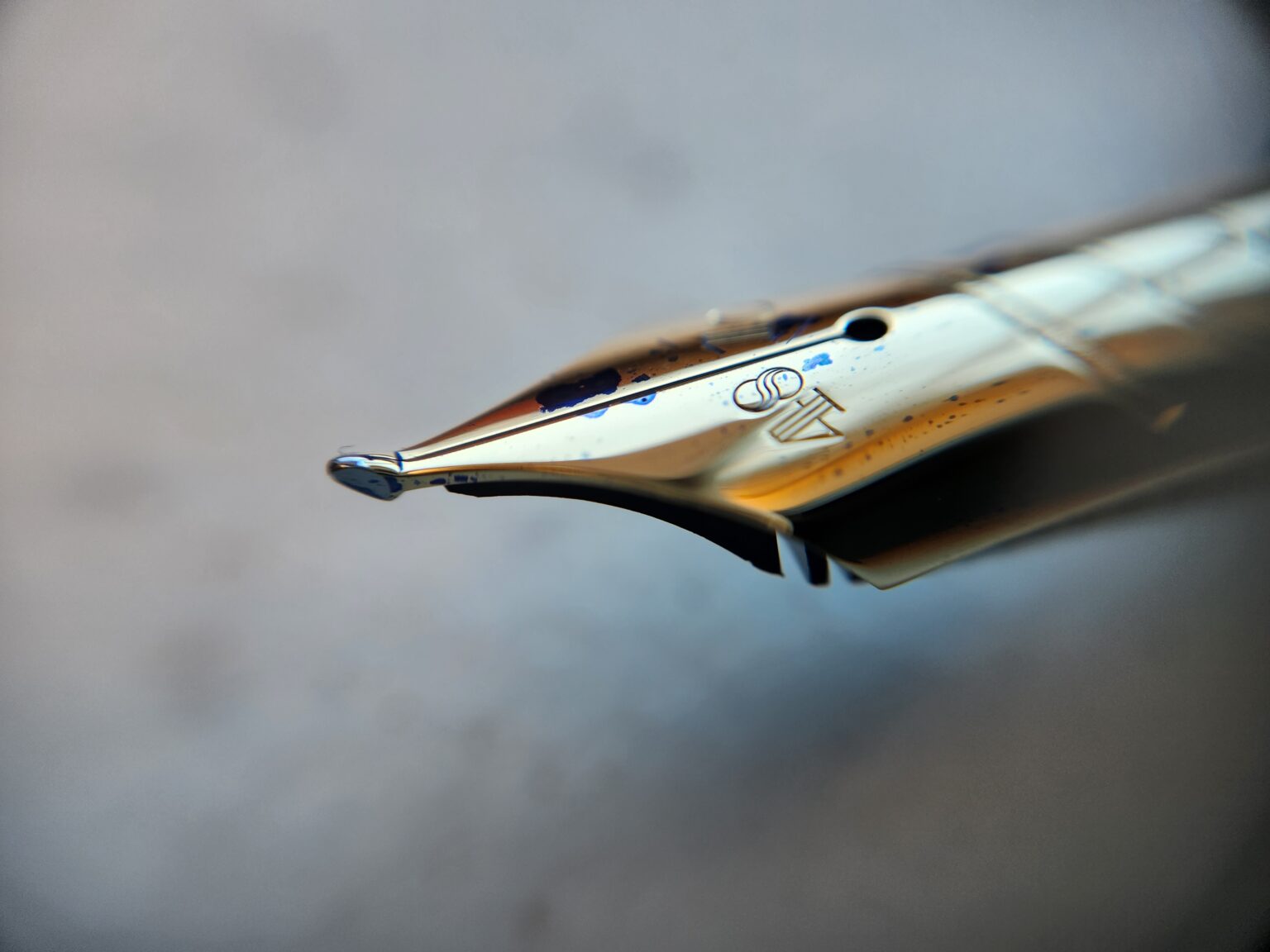 Montblanc Meisterstuck 149 with Calligraphy Curved Nib Review | Hey there!