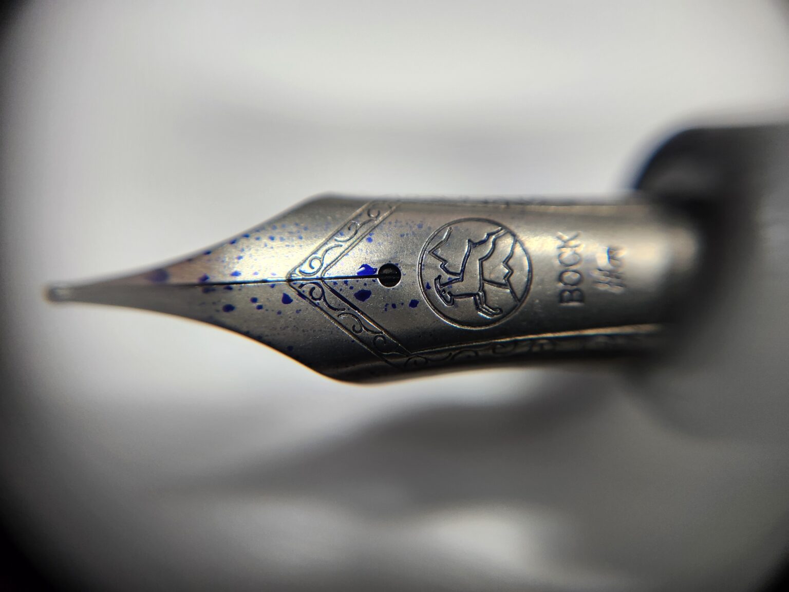 Hey there! | Academia, fountain pens, the bizarre