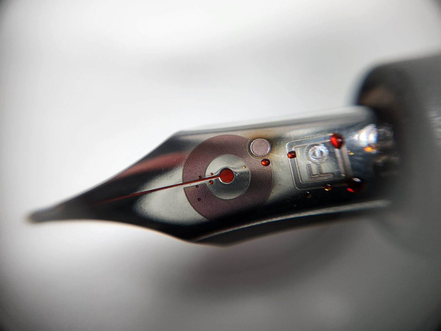 Hey there! | Academia, fountain pens, the bizarre